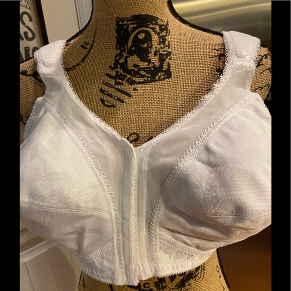 Playtex | Intimates & Sleepwear | Nwot Playtex White 8 Hour Bra 4695 ...